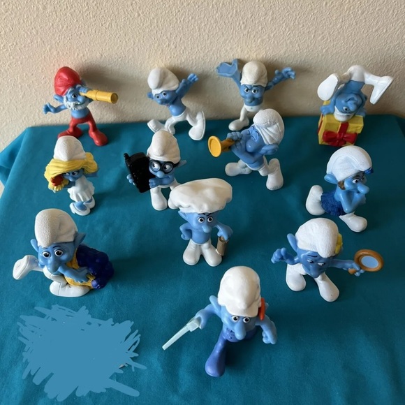 Peyo | Toys | Smurf Lot Of 2 Peyo Pvc Figurines Toys Cake Toppers ...